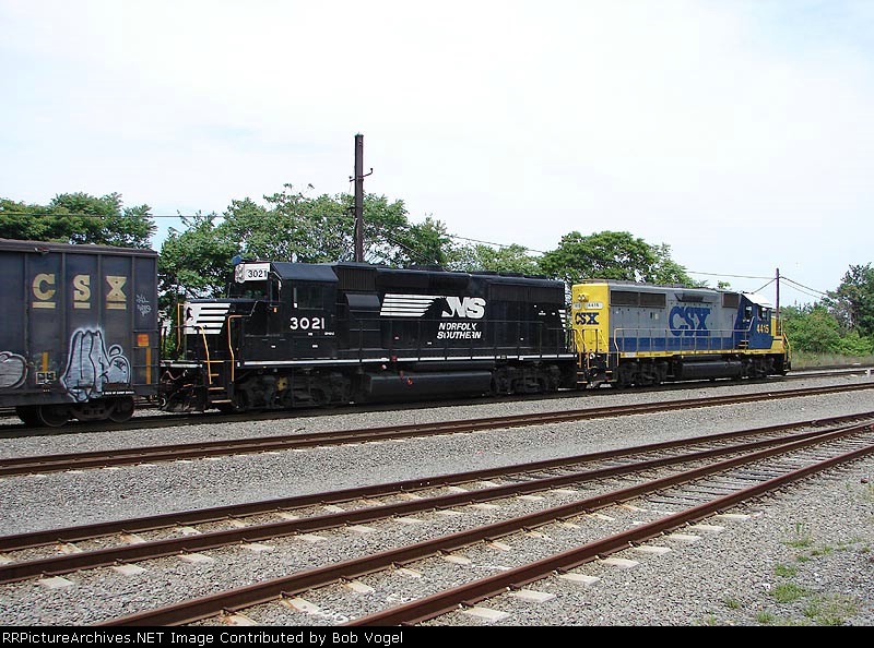 NS 3021 & CSX 4415
